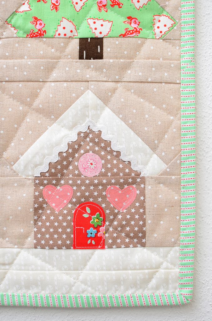New Christmas Quilt Patterns: Gingerbread House Quilt Pattern {+ free ...