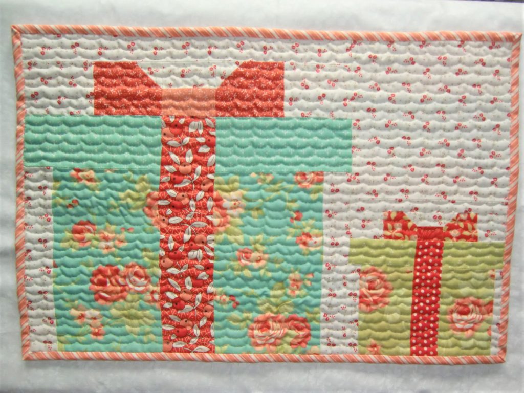 christmas-present-quilt-pattern-hildy-2 - ellis & higgs