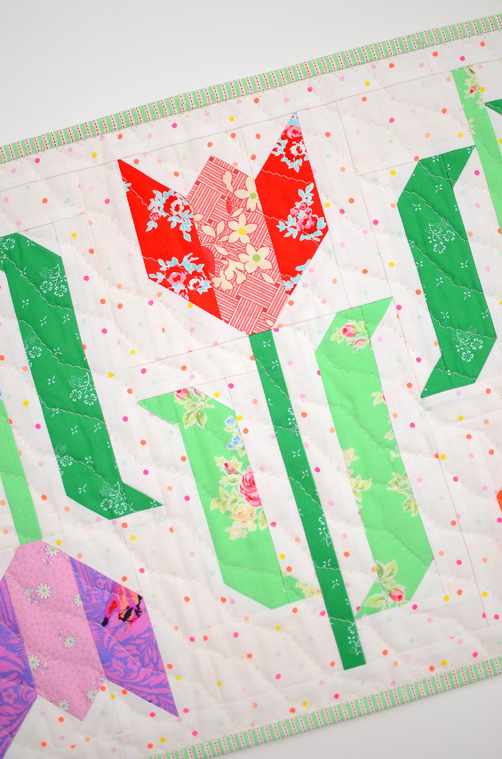 Tulip Table Runner - Tutorial & Pattern Add-on - ellis & higgs