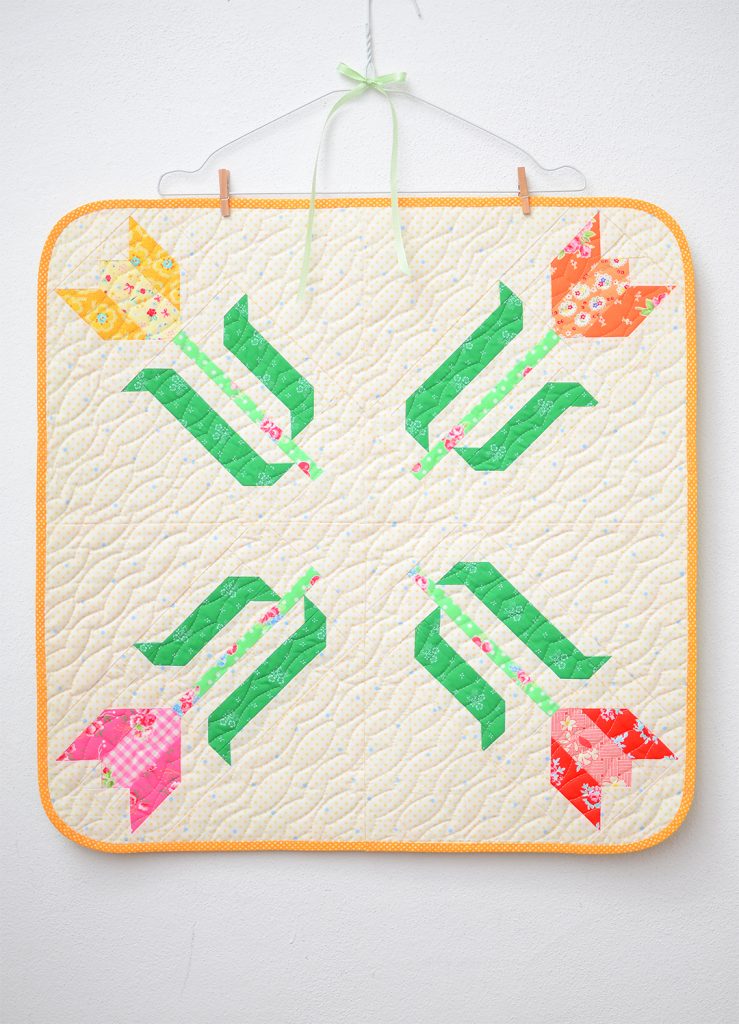 Tulip Table Topper - Tutorial & Pattern Add-on - ellis & higgs