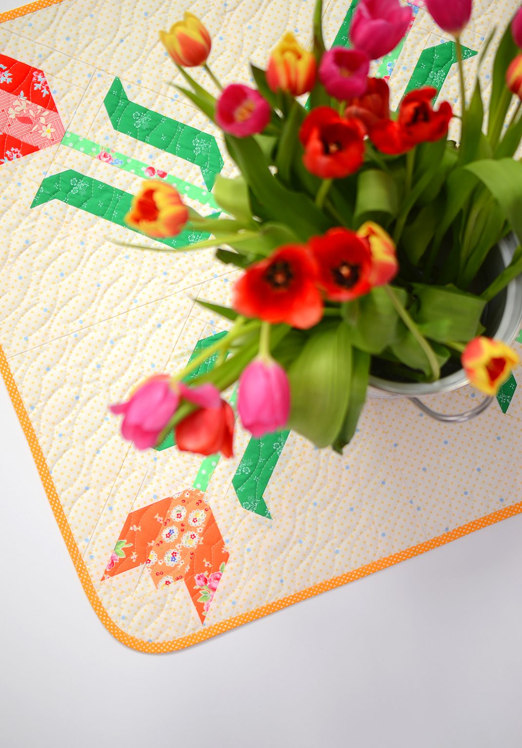 Tulip Table Topper - Tutorial & Pattern Add-on - ellis & higgs